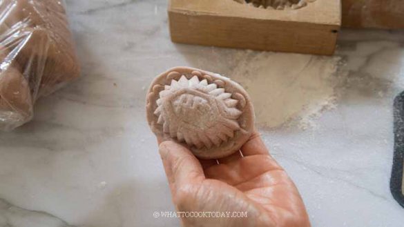 Easy Ang Ku Kueh with Mung Bean Paste (Tortoise Kueh) - Natural Colors