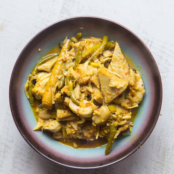 Gulai Nangka / Gulai Cubadak (Pressure Cooker Young Jackfruit Curry)