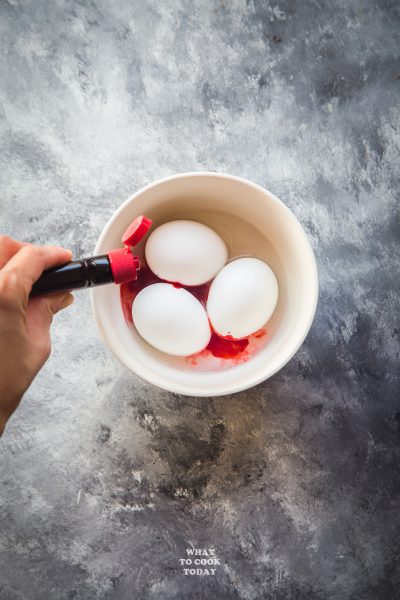 How to make red-shelled eggs (with natural dyes or food coloring)
