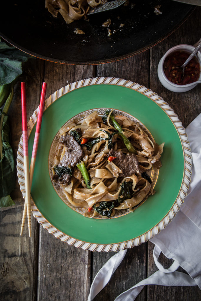 Thai Rad Na (Thai Stir-fried Flat Rice Noodles with Gravy)