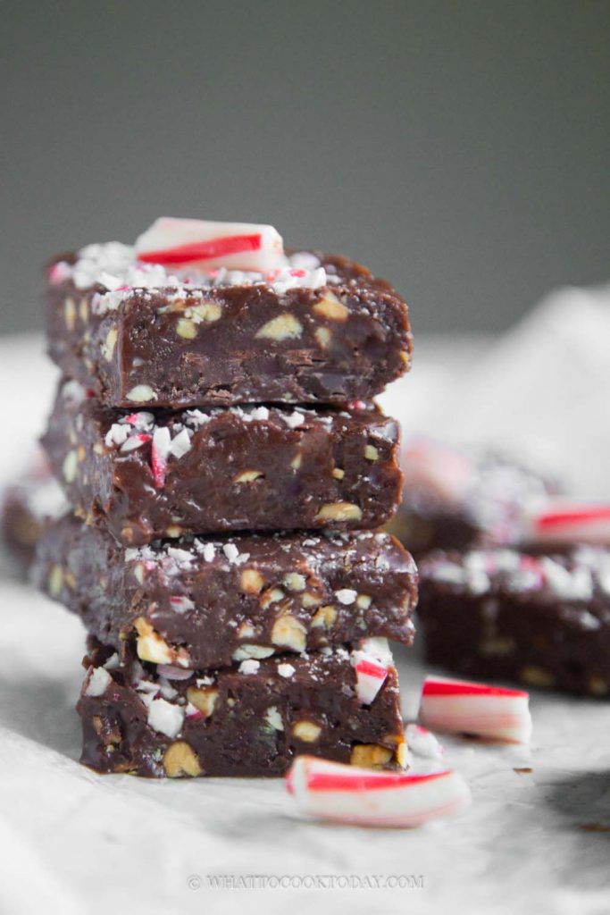 Super Easy Holiday Chocolate Peppermint Fudge