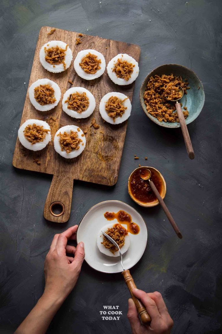 Chwee Kueh (Water Cake with Chai Poh / Preserved Turnip)