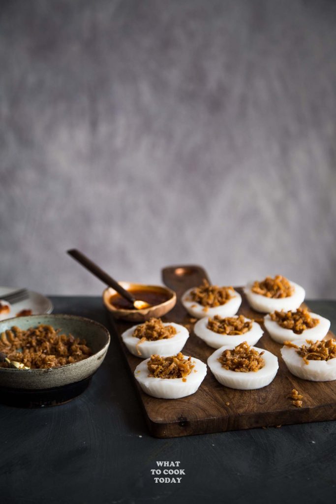 Chwee Kueh (Water Cake with Chai Poh / Preserved Turnip)
