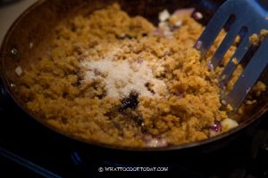 Chwee Kueh (Water Cake with Chai Poh / Preserved Turnip)