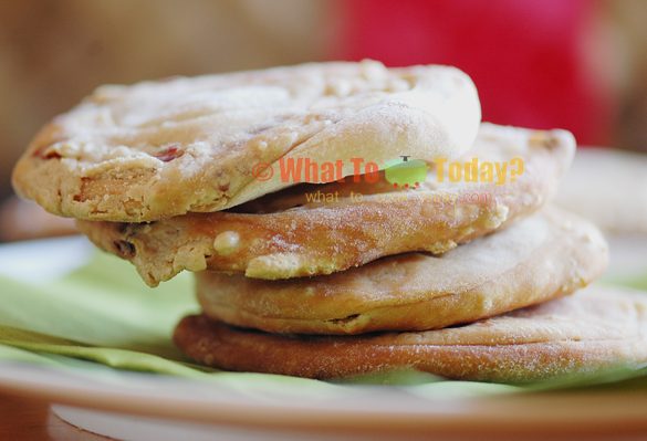 PITA BREAD WITH SESAME AND BLACK CARAWAY SEEDS/ SUSAMLI VE COREK OTLU ...
