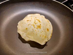 Easy Chapati/Roti/Phulka (Indian Flat Bread)