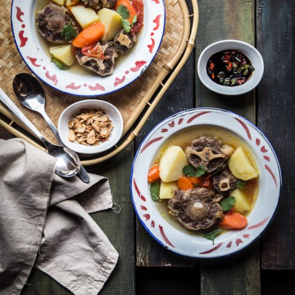 How To Cook Nyonya Fish Maw Soup (Hu Pioh / Yu Piu Soup)