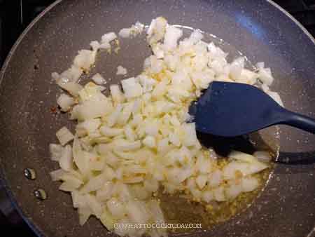 Indonesian Chicken Rissoles (Risol/Risoles Ragout Ayam)