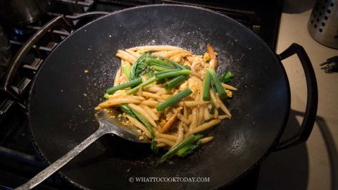 Stir-fried Mee Tai Mak / Bee Tai Mak / Loh Shi Fun (Rice Pin Noodles)