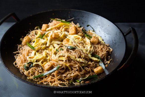 Peranakan Dry Fried Mee Siam (Malay Stir-Fried Rice Vermicelli Noodle)