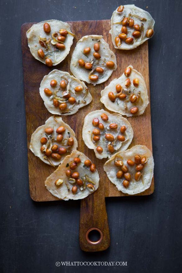 Rempeyek Kacang/Peyek (Indonesian Crispy Peanut Fritters)