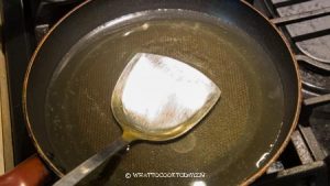 Rempeyek Kacang/Peyek (Indonesian Crispy Peanut Fritters)