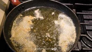 Rempeyek Kacang/Peyek (Indonesian Crispy Peanut Fritters)