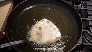Rempeyek Kacang/Peyek (Indonesian Crispy Peanut Fritters)