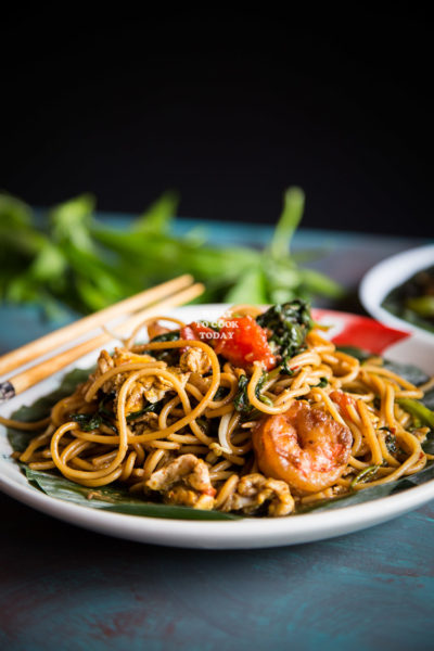 Mie Kangkung Belacan Medan (Spicy stir-fried noodles with shrimp paste ...