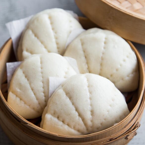 Liu Sha Bao (Salted Egg Yolk Lava Steamed Buns)