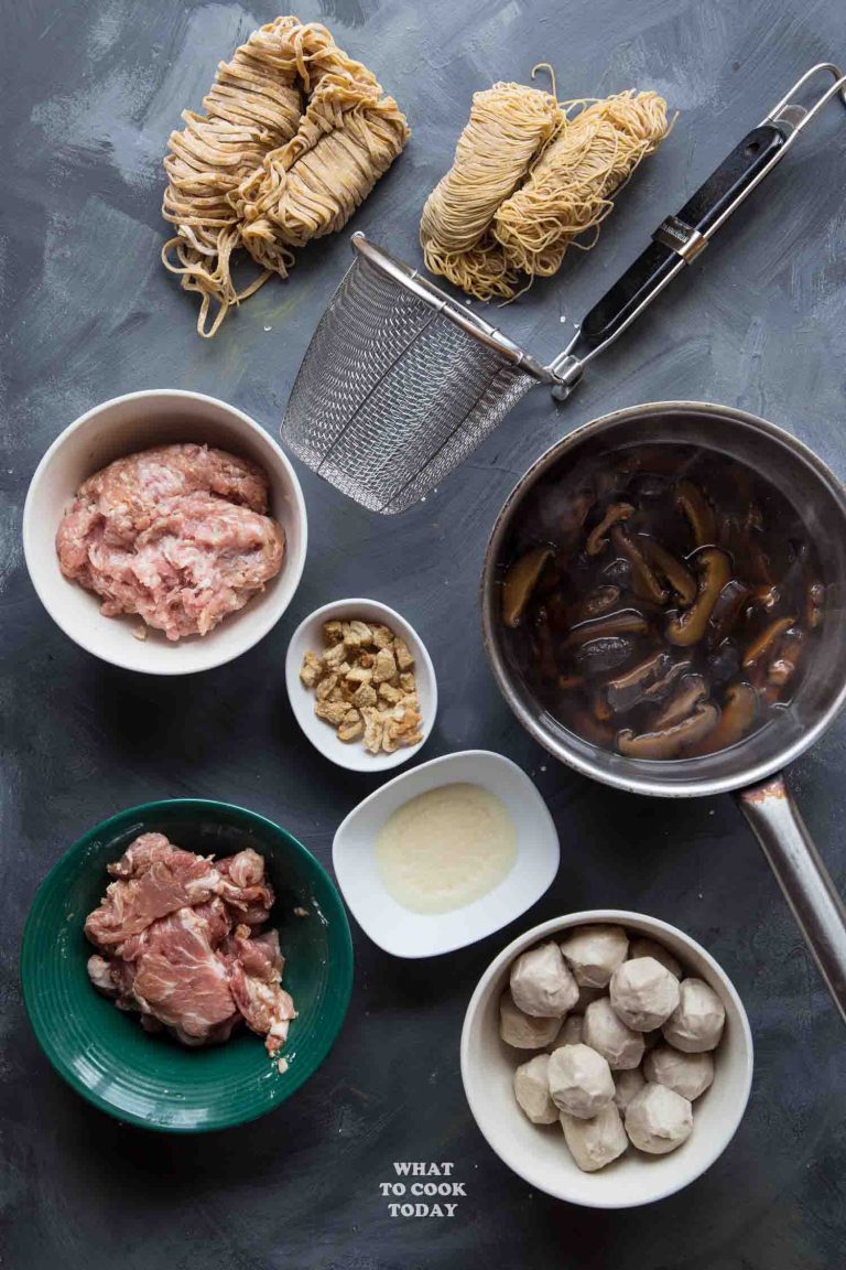 Easy Singapore Bak Chor Mee (Minced Pork Noodle)