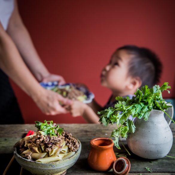 Kanom Gui Chai Tod (Thai Pan-fried Chive Cakes)
