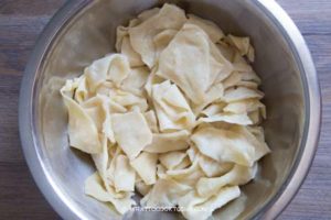 Mee Hoon Kueh (Hand-torn Noodles)