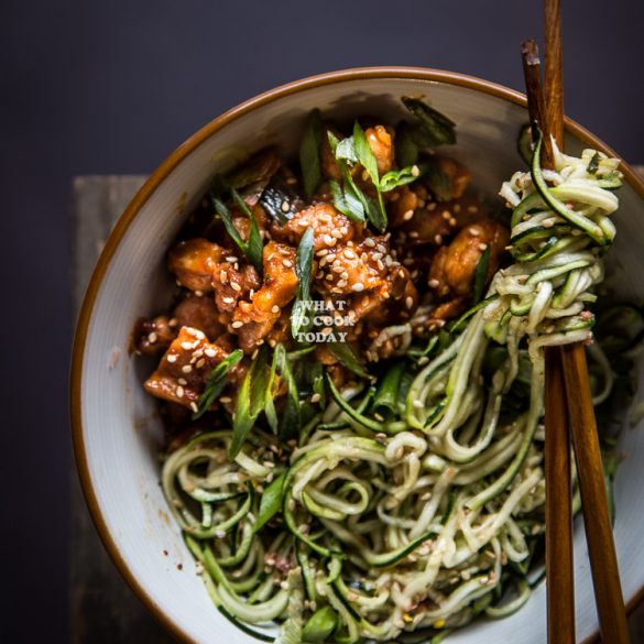 Kanom Gui Chai Tod (Thai Pan-fried Chive Cakes)