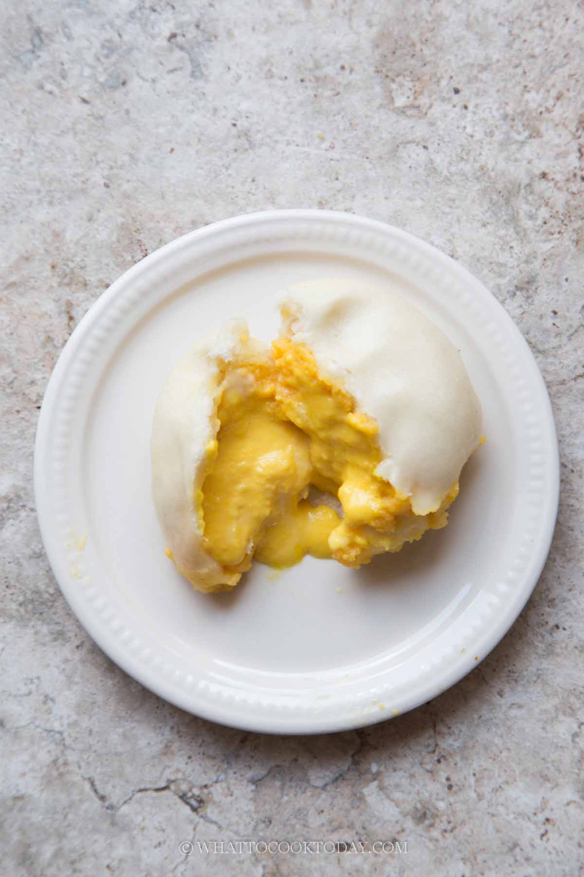 Liu Sha Bao (Molten Salted Egg Yolk Steamed Buns)