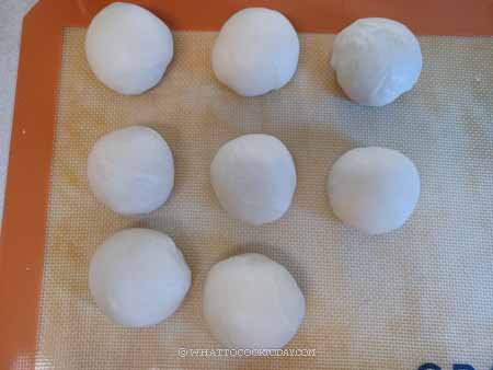 Liu Sha Bao (Molten Salted Egg Yolk Steamed Buns)