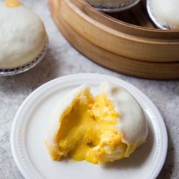 Liu Sha Bao (Molten Salted Egg Yolk Steamed Buns)