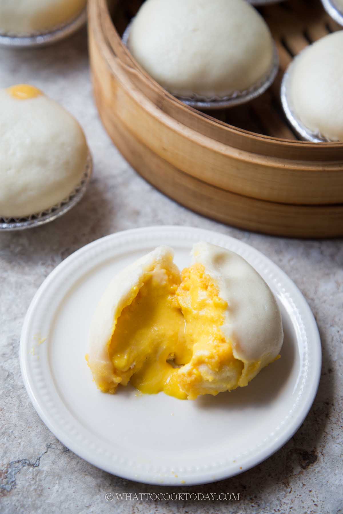 Liu Sha Bao (Molten Salted Egg Yolk Steamed Buns)