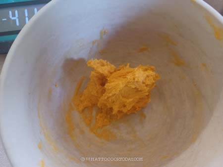 Liu Sha Bao (Molten Salted Egg Yolk Steamed Buns)