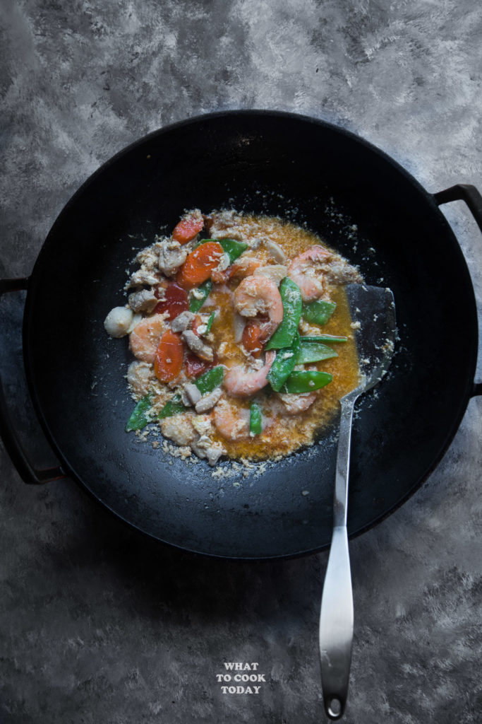 Crispy E Fu Noodle and Seafood Gravy (Ifumie Binjai) - What To Cook Today