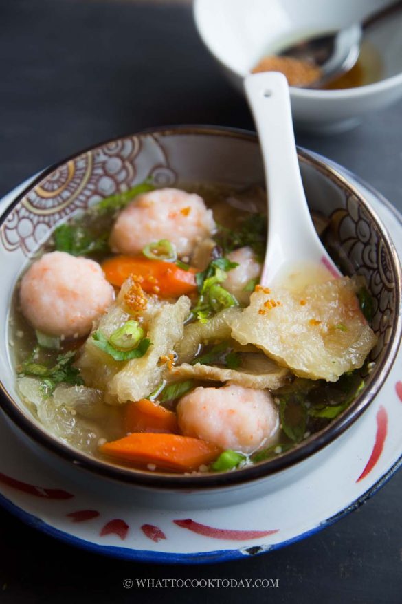 How To Cook Nyonya Fish Maw Soup (Hu Pioh / Yu Piu Soup)