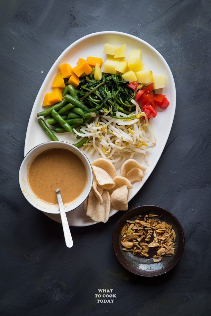 Lotek (Sundanese Vegetable Salad with Peanut Dressing) - What To Cook Today