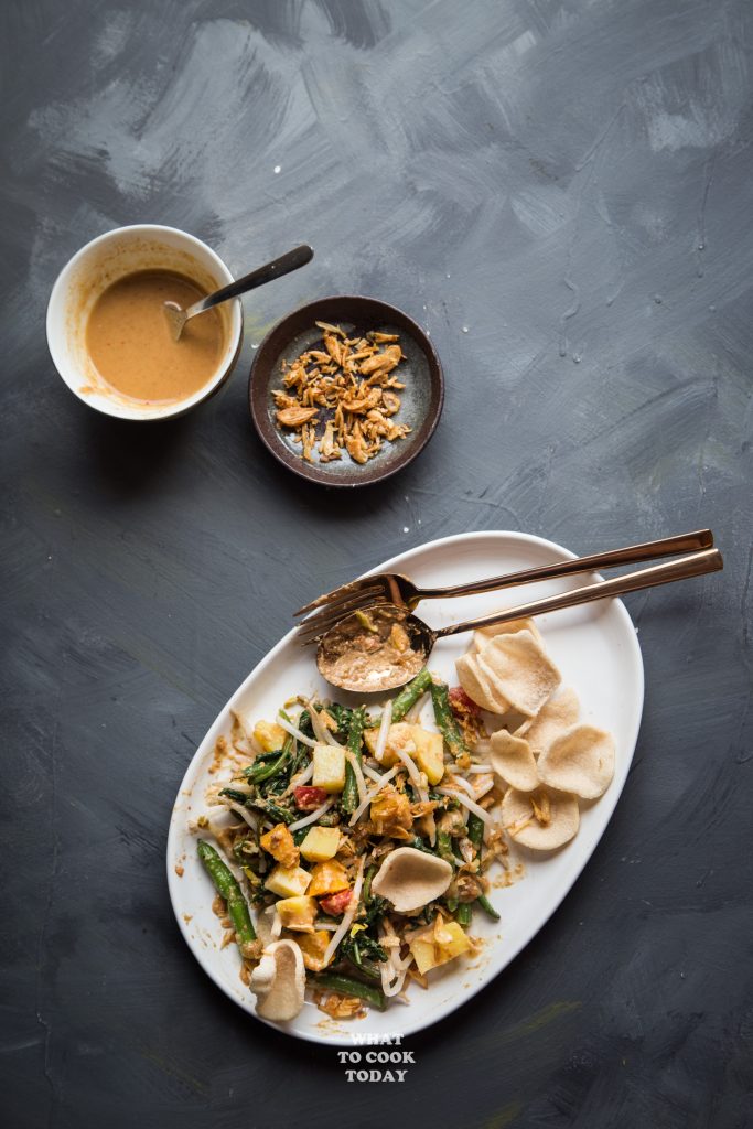 Lotek (Sundanese Vegetable Salad with Peanut Dressing) - What To Cook Today