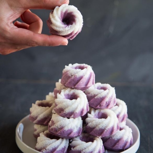 Kuih Seri Muka / Serimuka / Kueh Salat (with smooth surface)