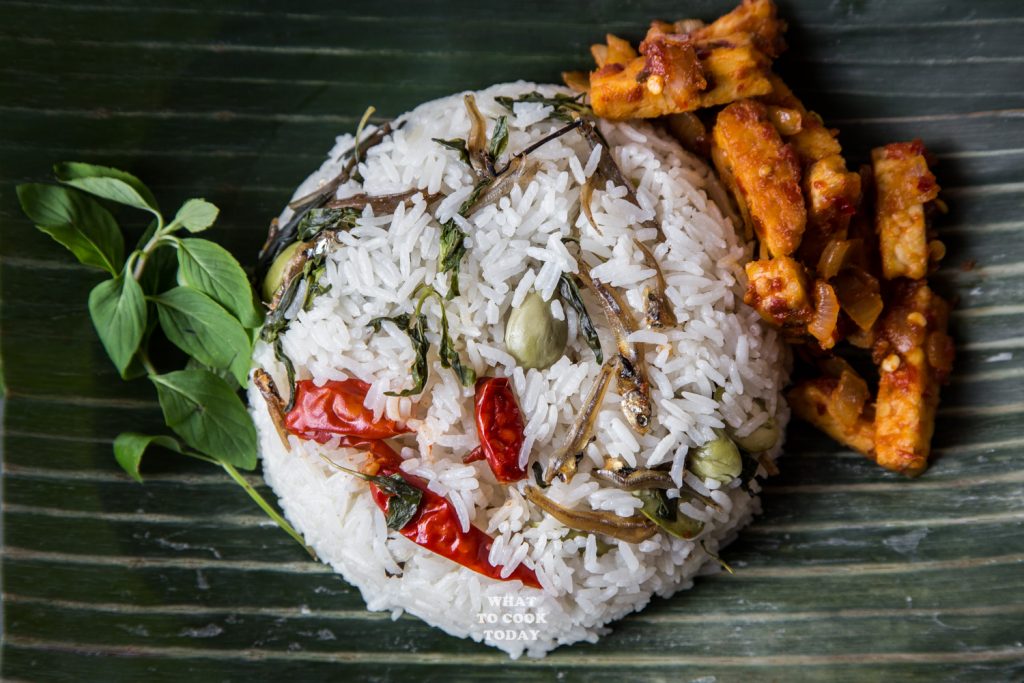 Nasi Liwet Sunda ( Indonesian Aromatic Spiced Coconut Rice)