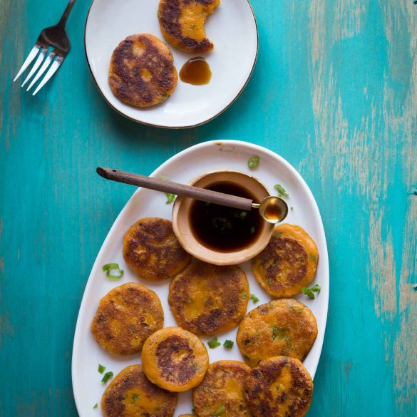 Chwee Kueh (Water Cake with Chai Poh / Preserved Turnip)