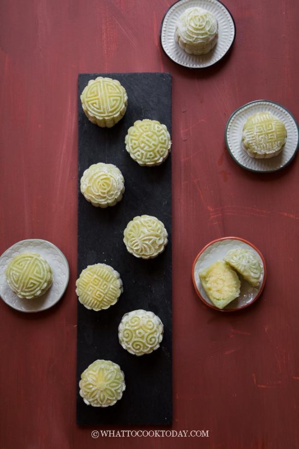 Easy Pandan Snow Skin Mooncake (冰皮月饼) - Mochi Mooncake