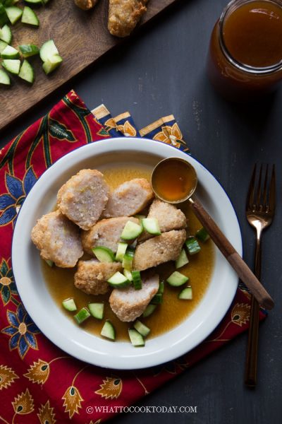 Pempek Ayam dan Saus Cuko (Savory Chicken Cakes with Sauce)