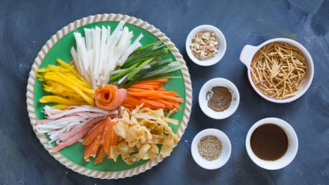 How To Prepare Yu Sheng / Yee Sang /Prosperity Toss Salad