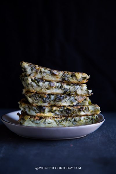 Kanom Gui Chai Tod (Thai Pan-fried Chive Cakes)