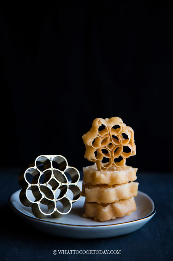 Kue Kembang Goyang - Kuih Loyang (Honeycomb Cookies)
