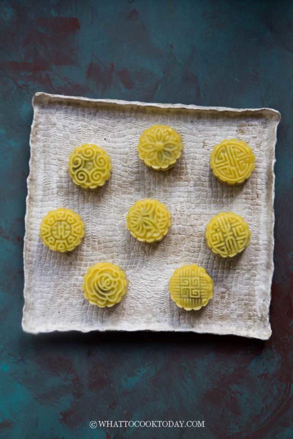 Mung Bean Paste Mooncake (with Dou Sha Filling)