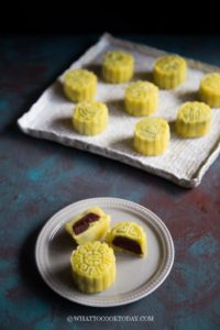 Mung Bean Paste Mooncake (with Dou Sha Filling)