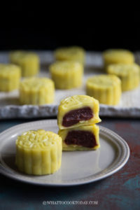Mung Bean Paste Mooncake (with Dou Sha Filling)