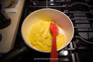 Mung Bean Paste Mooncake (with Dou Sha Filling)