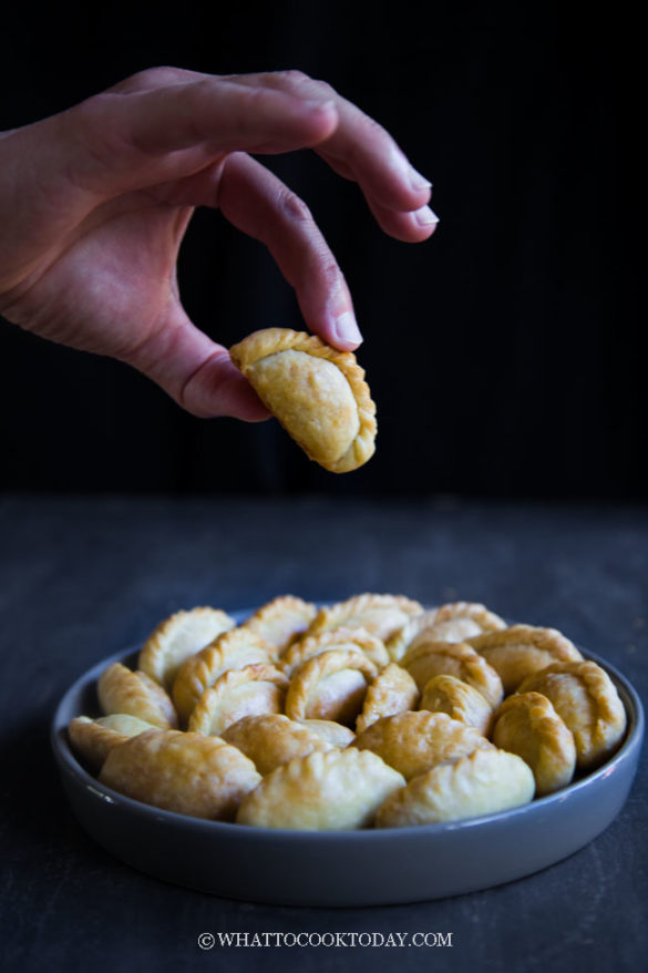 Mini Kok Chai (Chinese Crispy Peanut Puffs) - Baked or Fried
