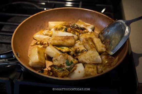 Pan-Fried Cheung Fun Rice Noodle Rolls with Eggs
