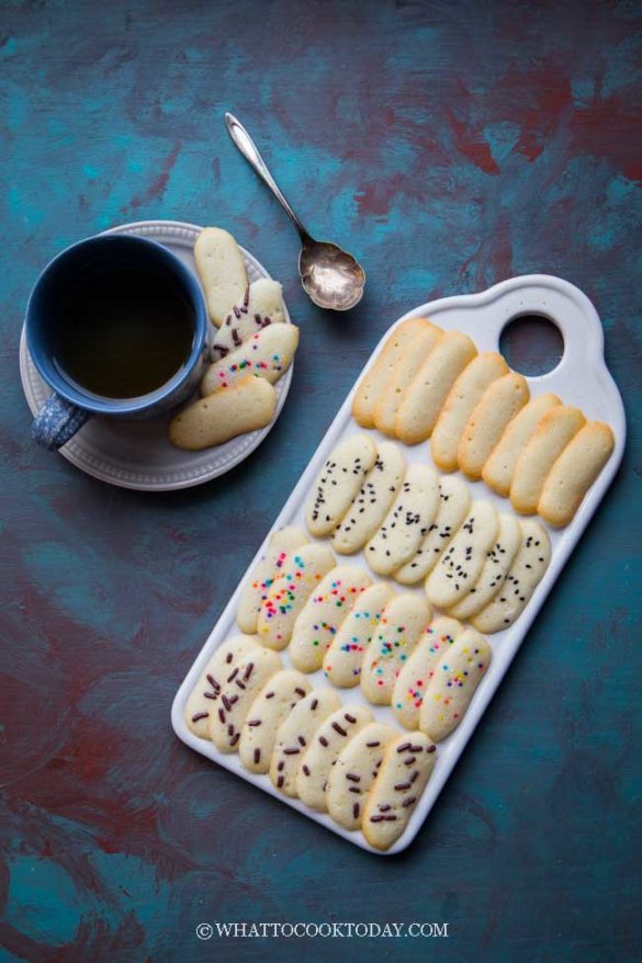 Cats' Tongue Cookies/Langues de Chat/ Kue Lidah Kucing