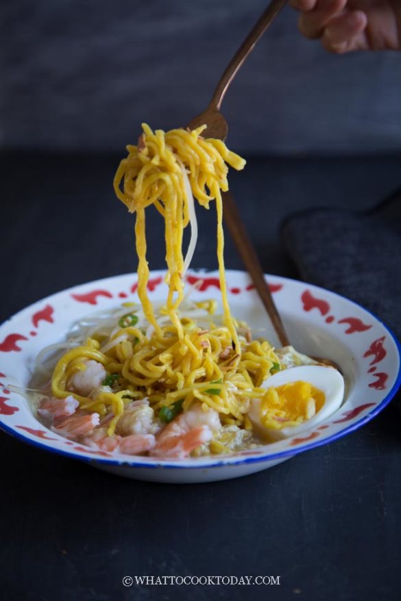 Mie Celor Palembang (Seafood Noodles in Coconut Broth)