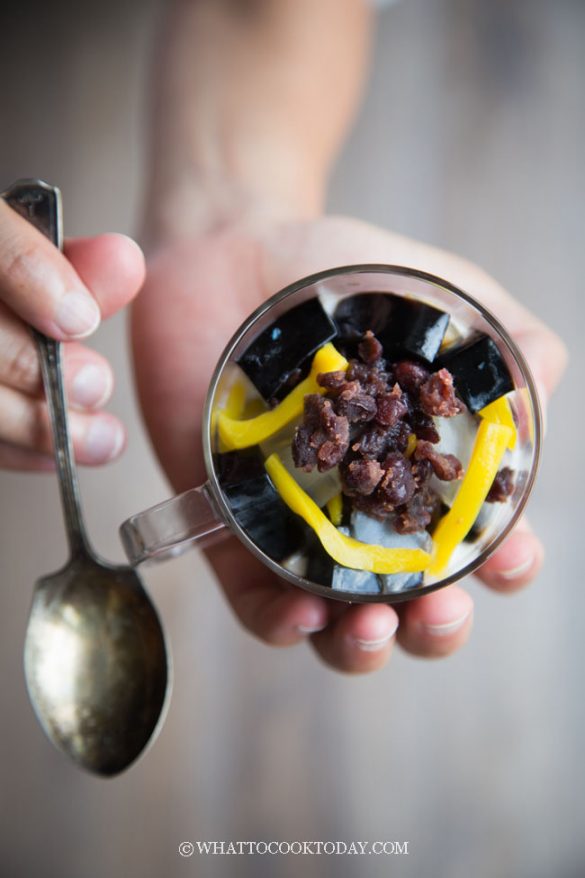 Refreshing Grass Jelly Dessert/Drink (Cincau)